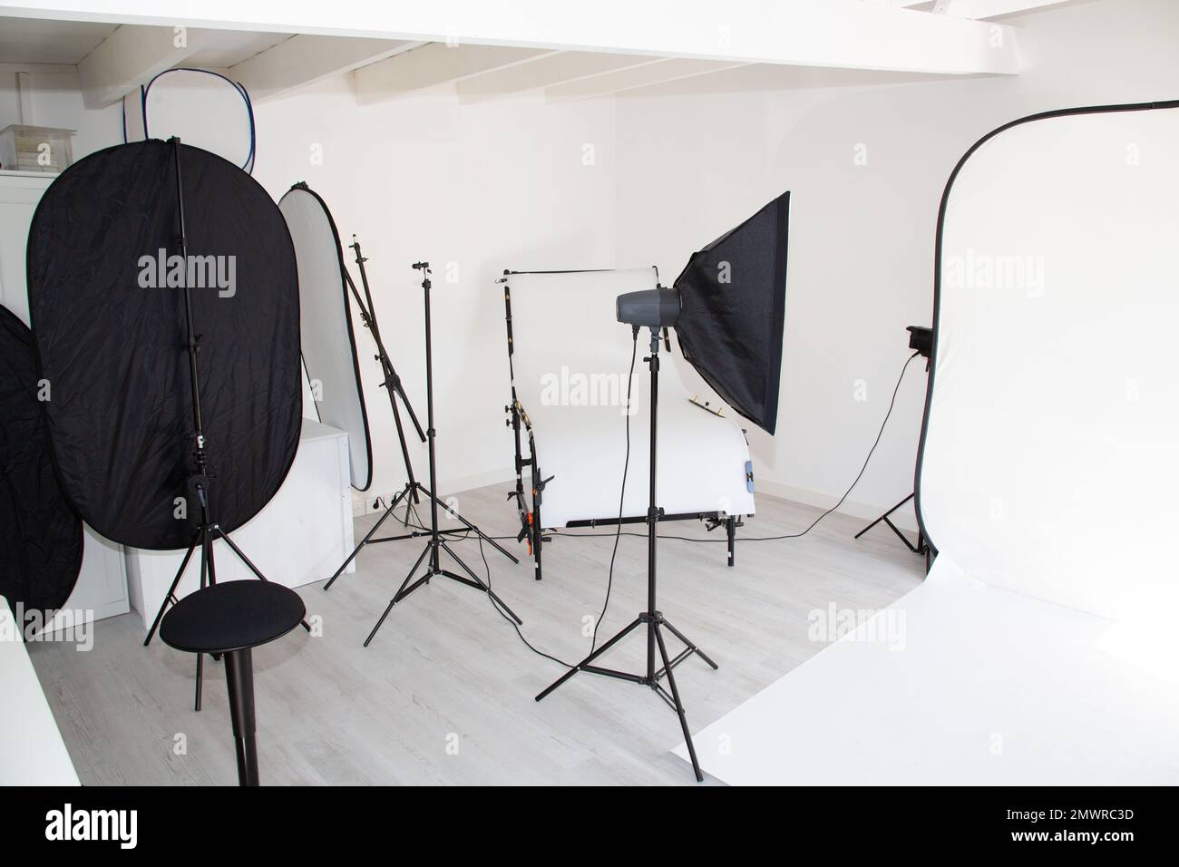 Empty photo studio with lighting equipment Stock Photo - Alamy