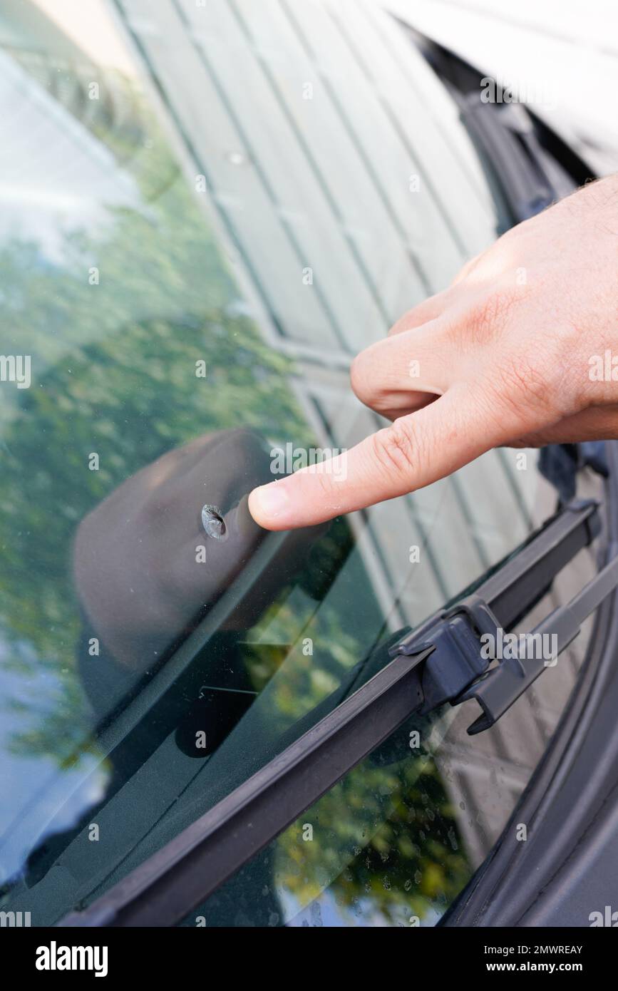 Fractured finger hi-res stock photography and images - Alamy