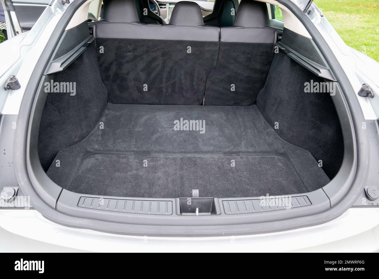 Rear view of a car with an open trunk hi-res stock photography and ...