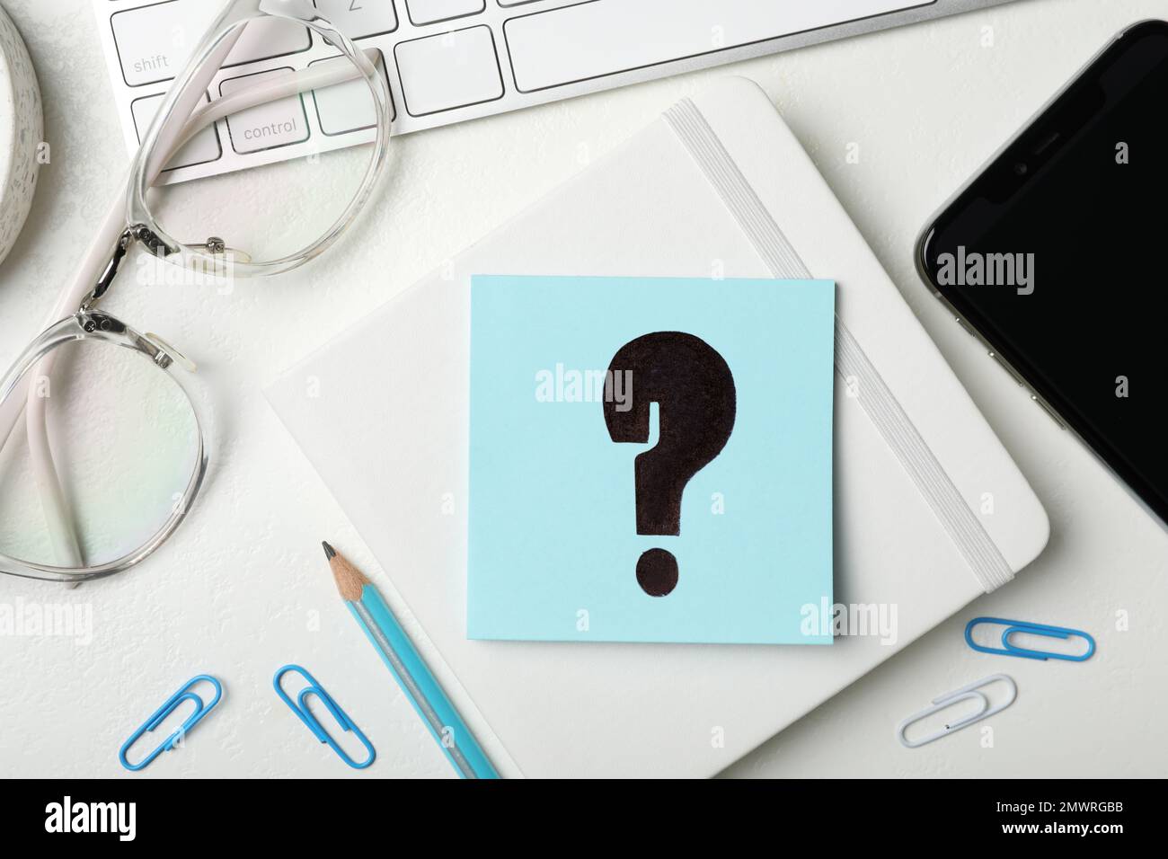 White sheet paper question hi-res stock photography and images - Alamy