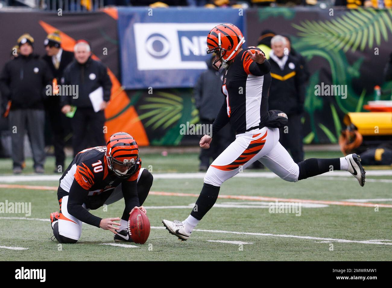 Cincinnati Bengals kicker Randy Bullock (4) kicks a field goal ...