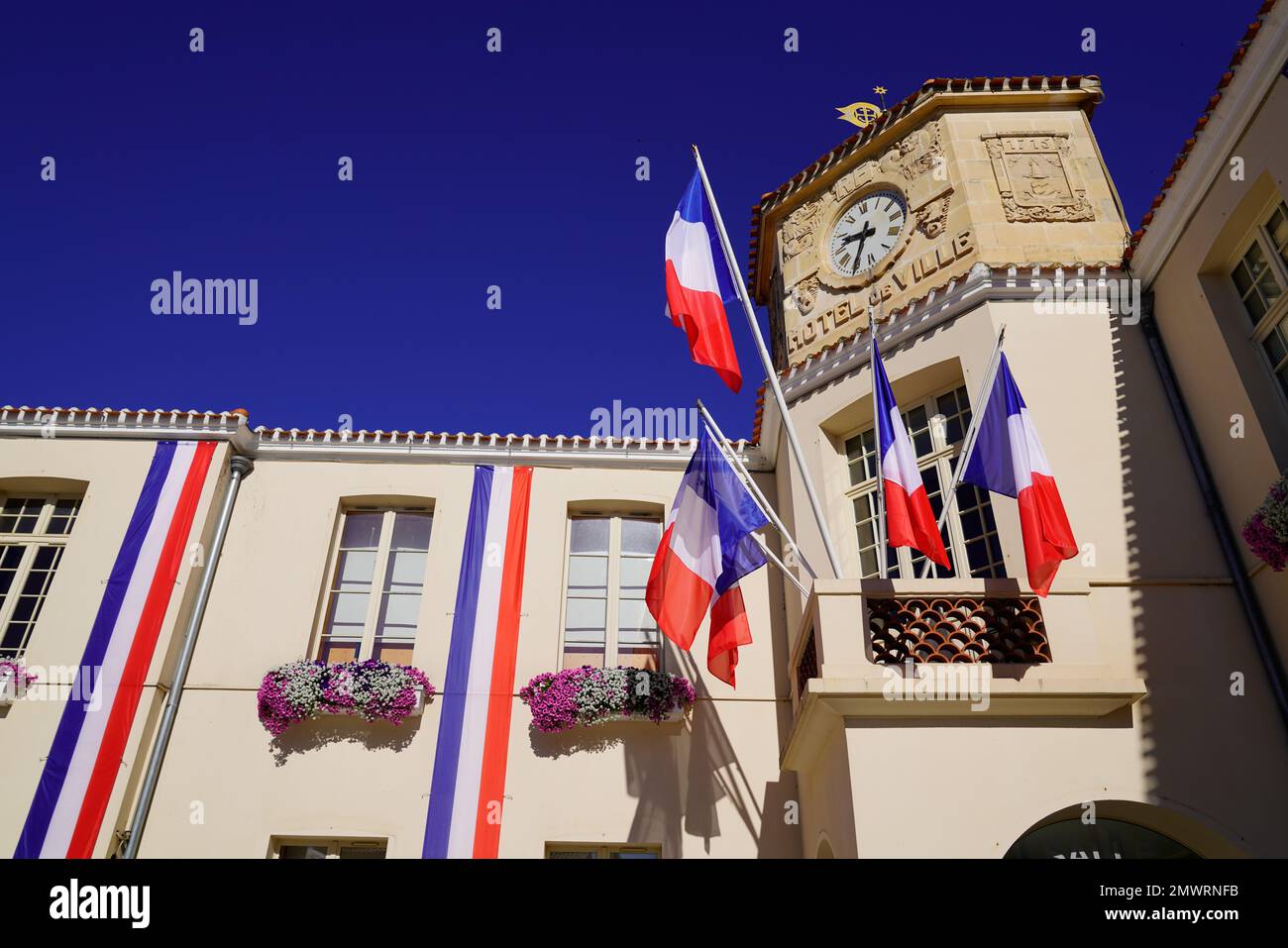 Bordeaux coat of arms hi-res stock photography and images - Alamy