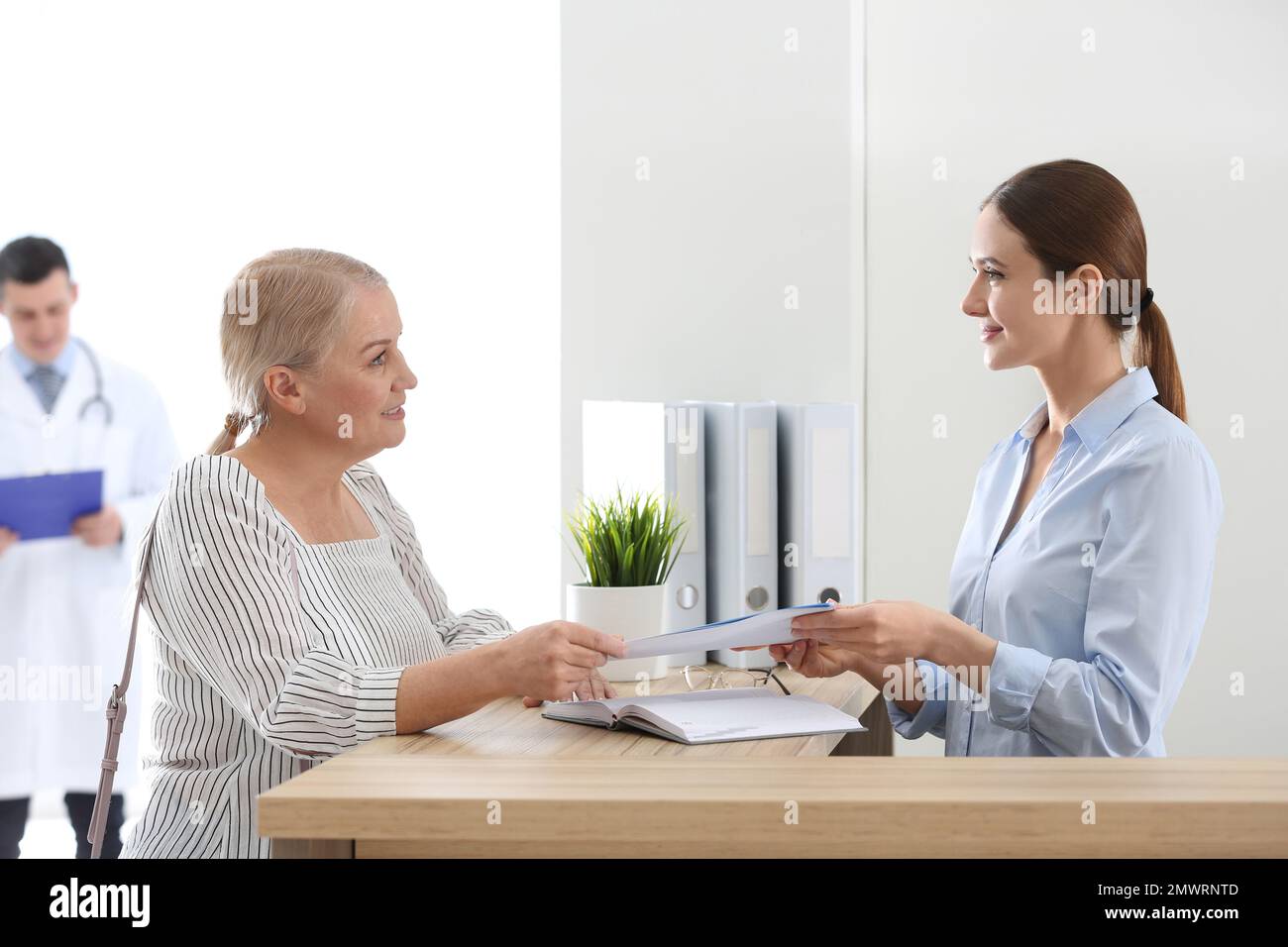 Doctors receptionist hi-res stock photography and images - Alamy
