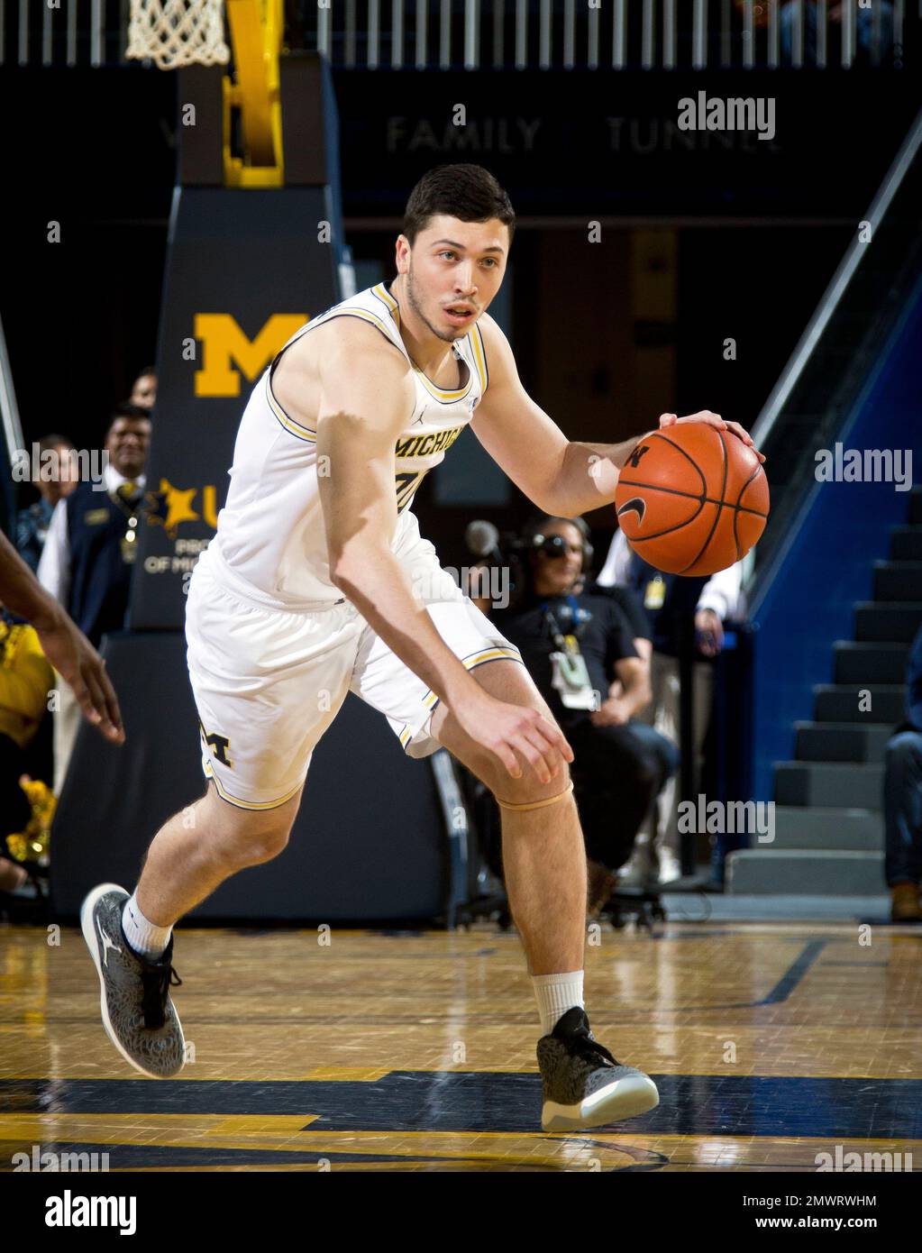 Michigan forward Sean Lonergan (20) dribbles in the second half of an ...