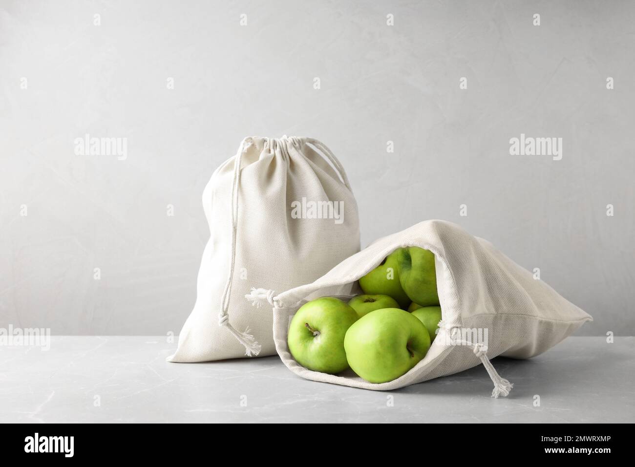 Canvas and cotton bags hi-res stock photography and images - Alamy