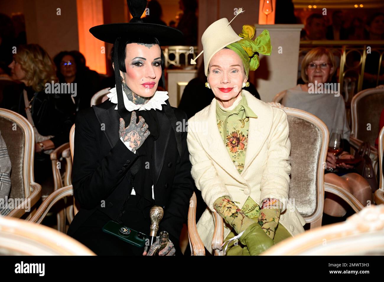 Sarah Settgast und Britt Kanja bei der Anja Gockel Fashion Show 'seven ...