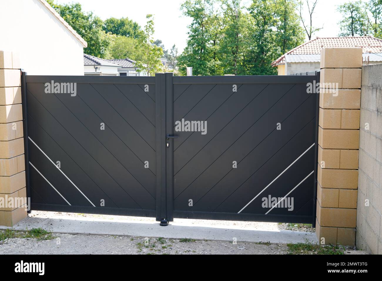 Grey double door hi-res stock photography and images - Alamy