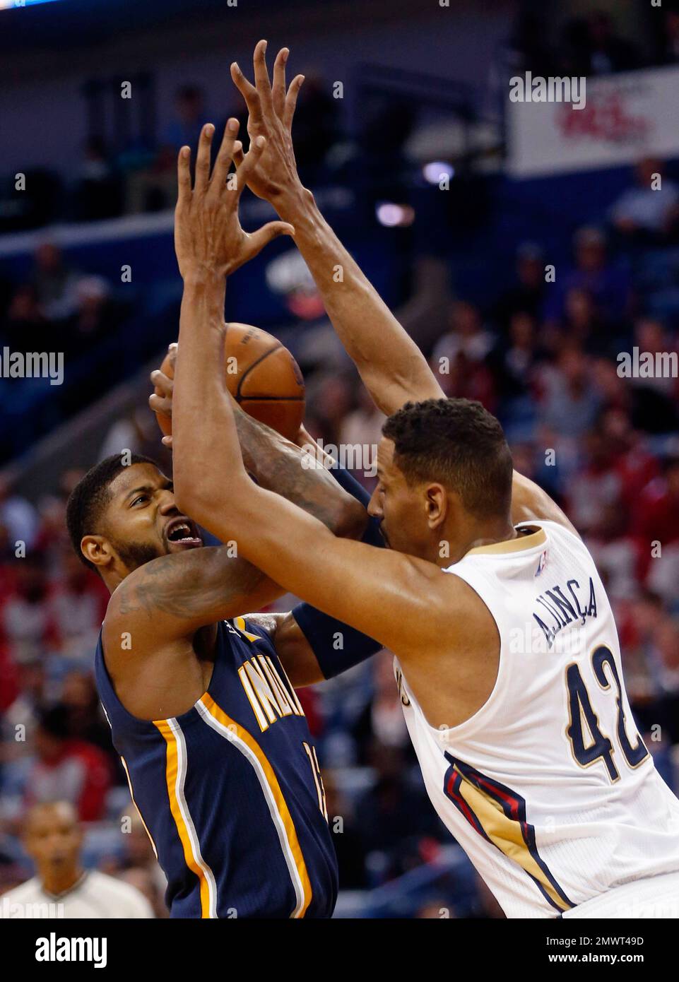Indiana Pacers forward Paul George (13) goes to the basket against New ...