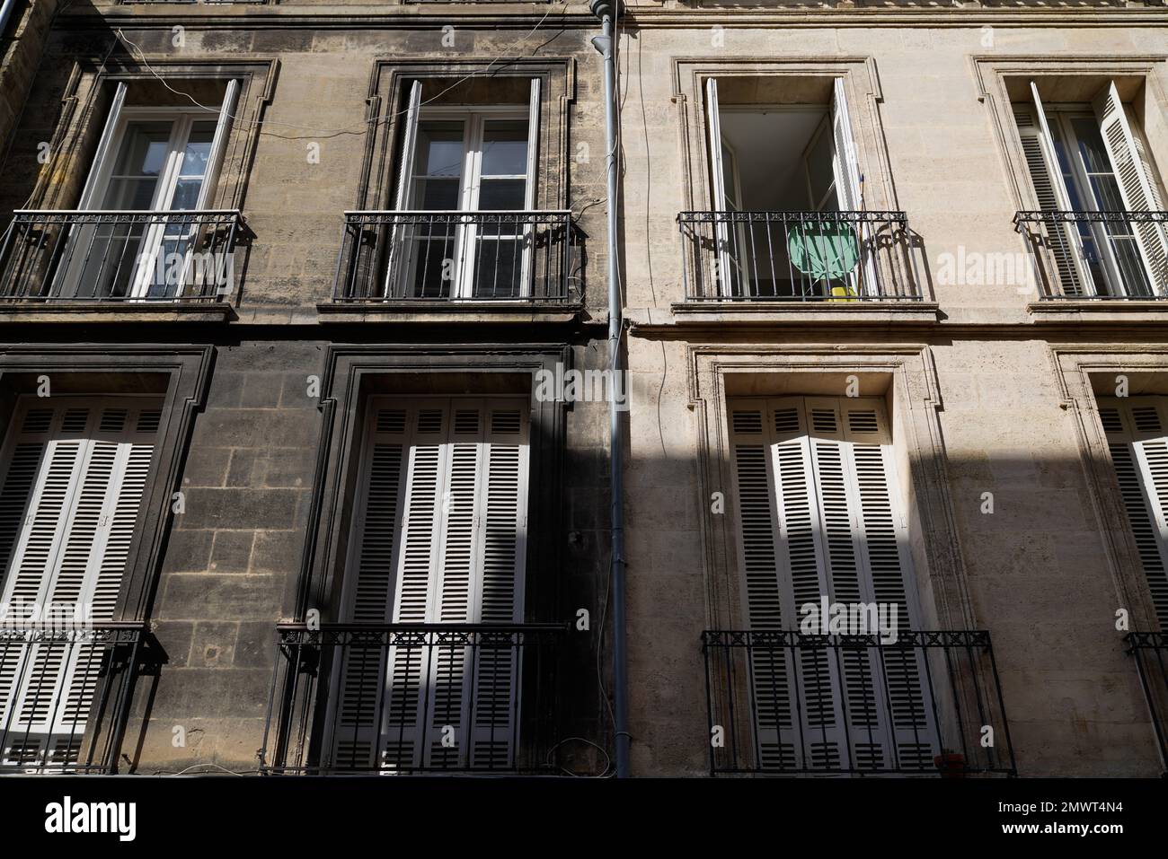 Before and After cleaning wash facade renovation outside of House clean ...