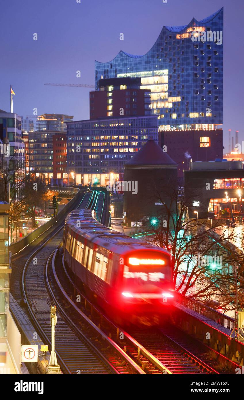 Hamburg elevated railroad hi-res stock photography and images - Alamy