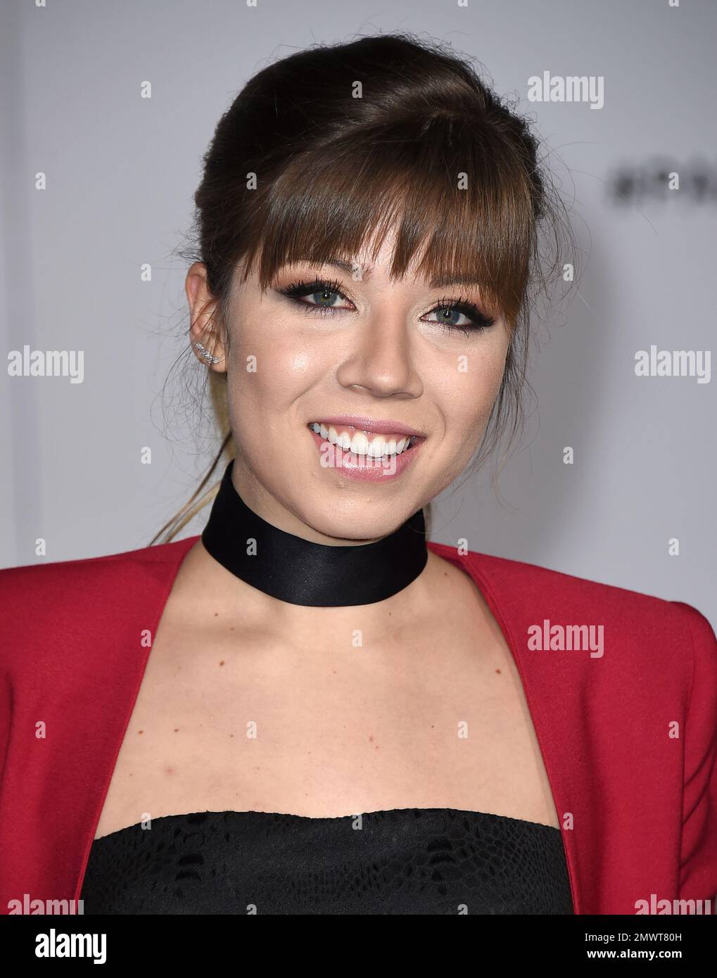 Jennette McCurdy arrives at the Los Angeles premiere of "Passengers" at ...