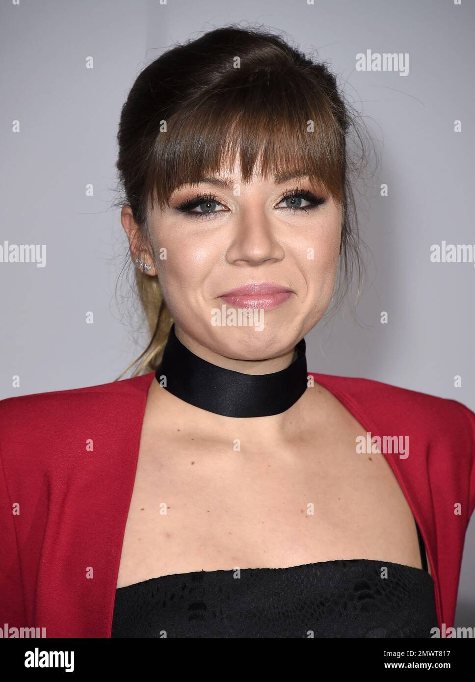 Jennette McCurdy arrives at the Los Angeles premiere of "Passengers" at ...