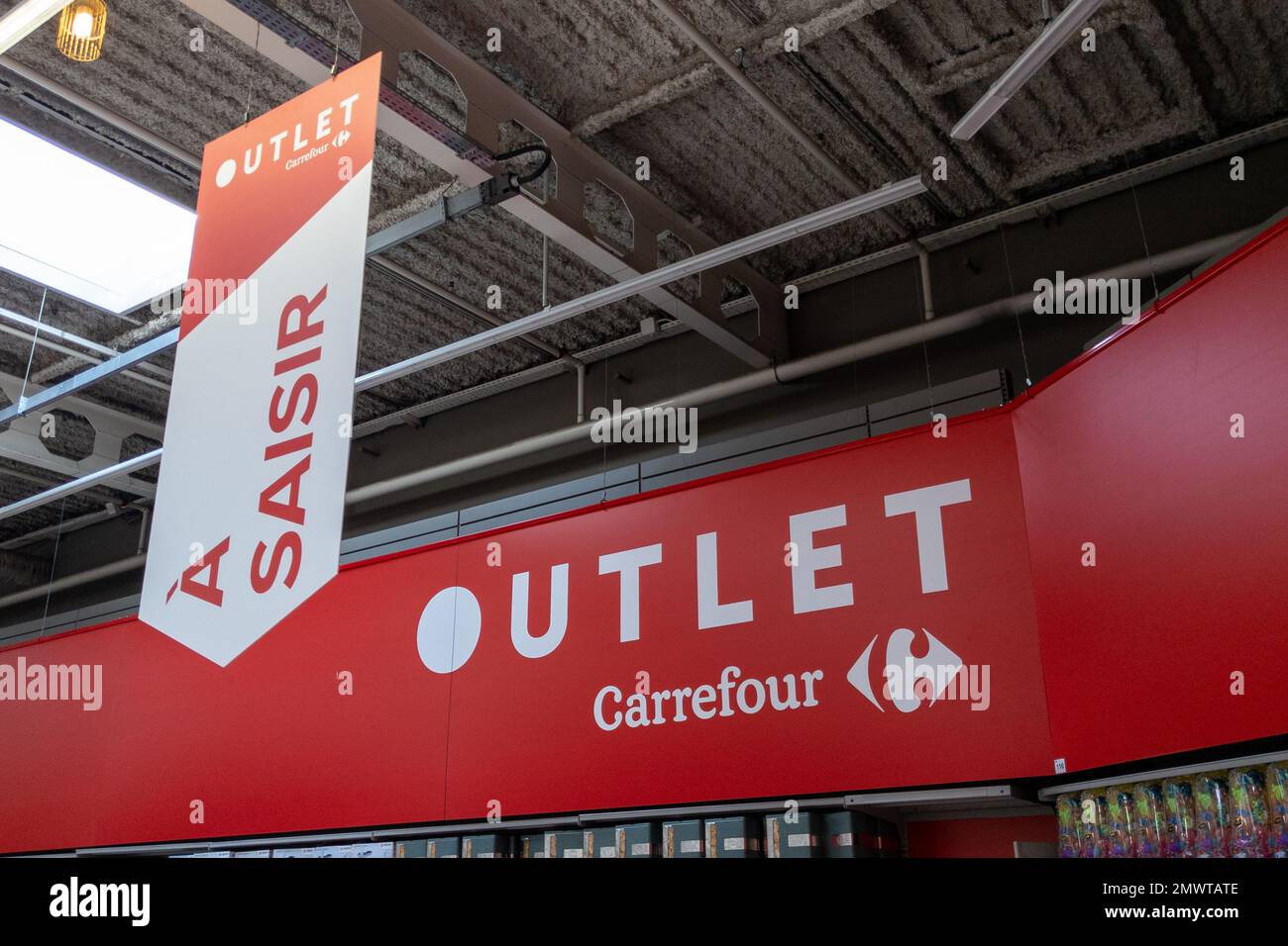 Carrefour outlet hi-res stock photography and images - Alamy