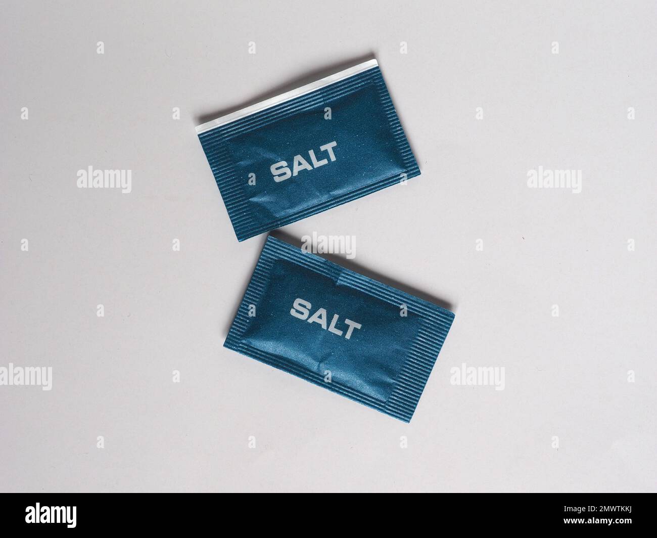 single dose salt sachet for restaurants and pubs Stock Photo - Alamy