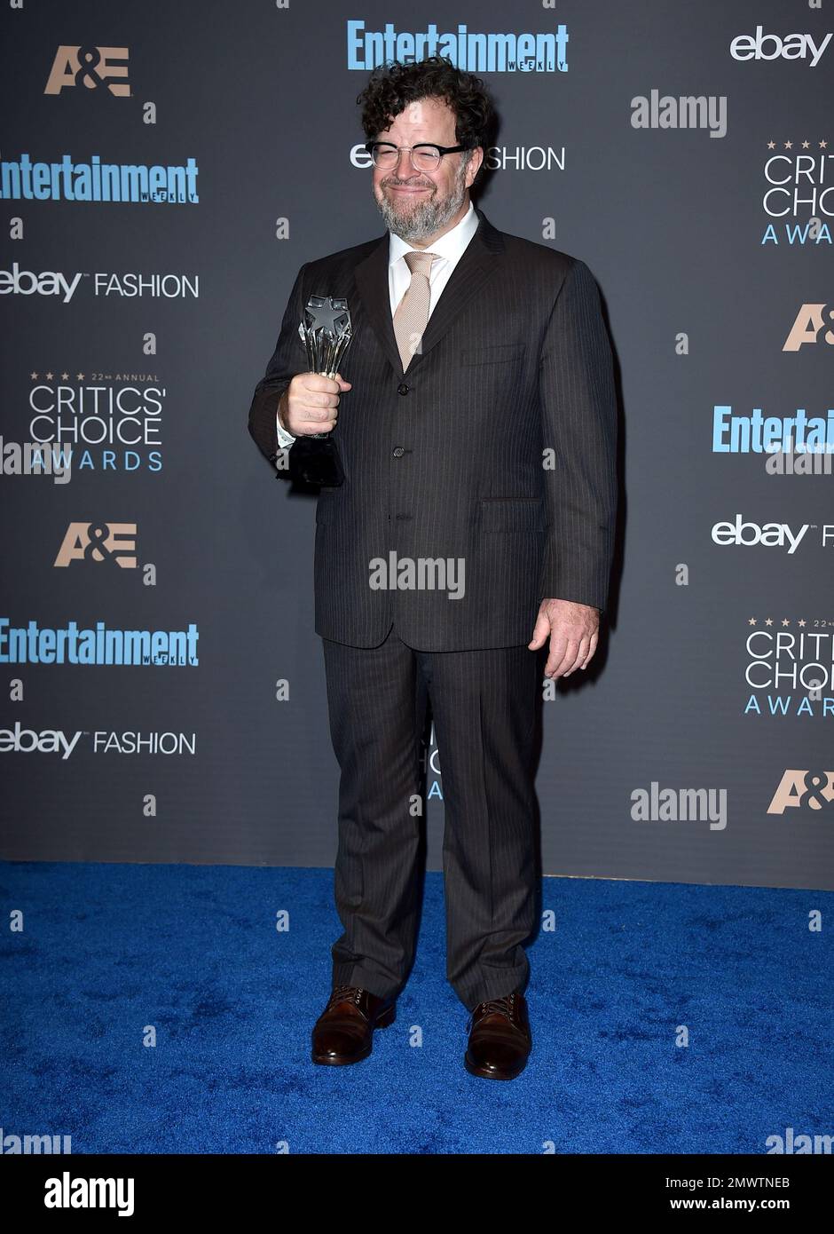 Kenneth Lonergan poses in the press room with the award for best ...