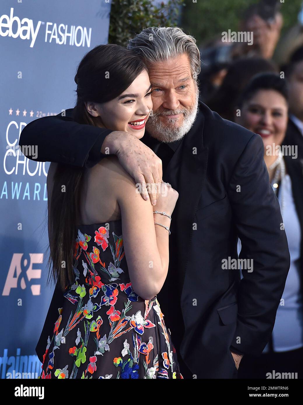Hailee Steinfeld, left, and Jeff Bridges arrive at the 22nd annual ...