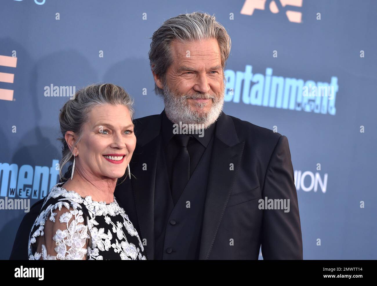Jeff Bridges, right, and Susan Bridges arrive at the 22nd annual ...