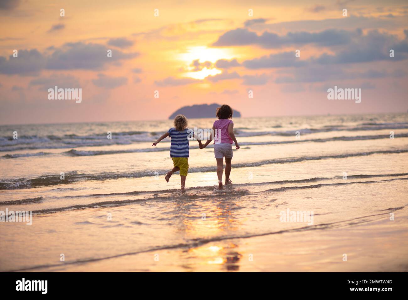 Kids jumping beach sunset hi-res stock photography and images - Alamy
