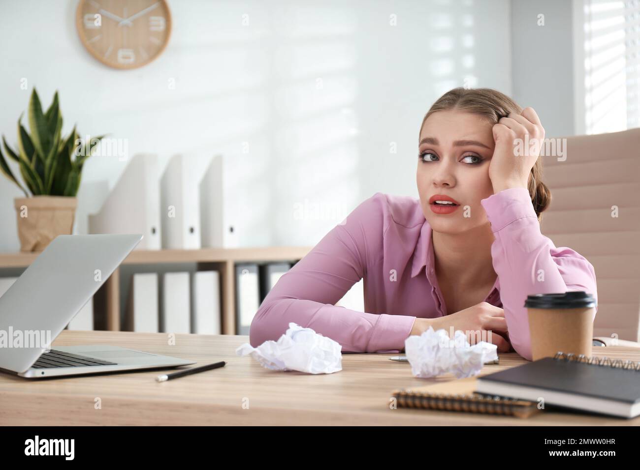 Lazy worker hi-res stock photography and images - Alamy