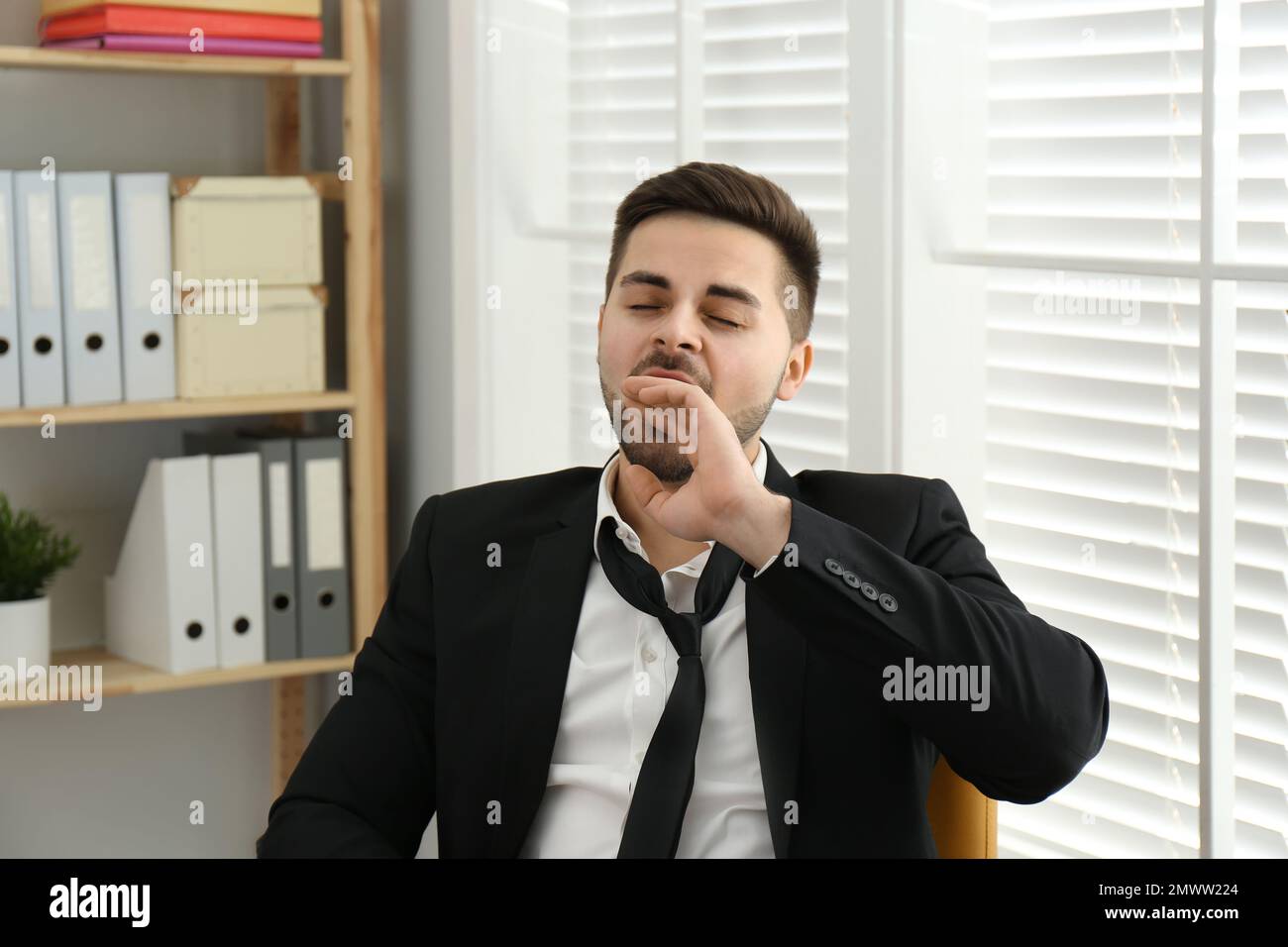 Guy yawning hi-res stock photography and images - Alamy