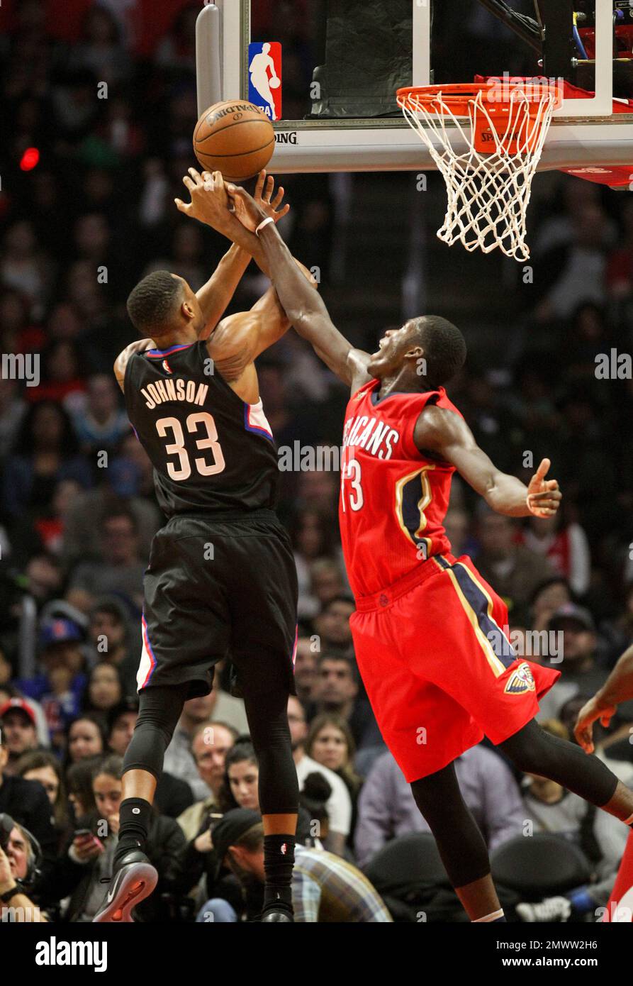Los Angeles Clippers forward Wesley Johnson, left, grabs a rebound New ...