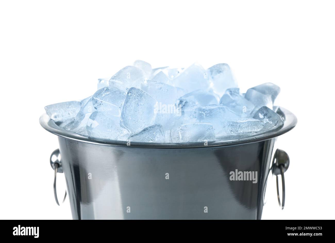 Ice cubes in pile hi-res stock photography and images - Alamy