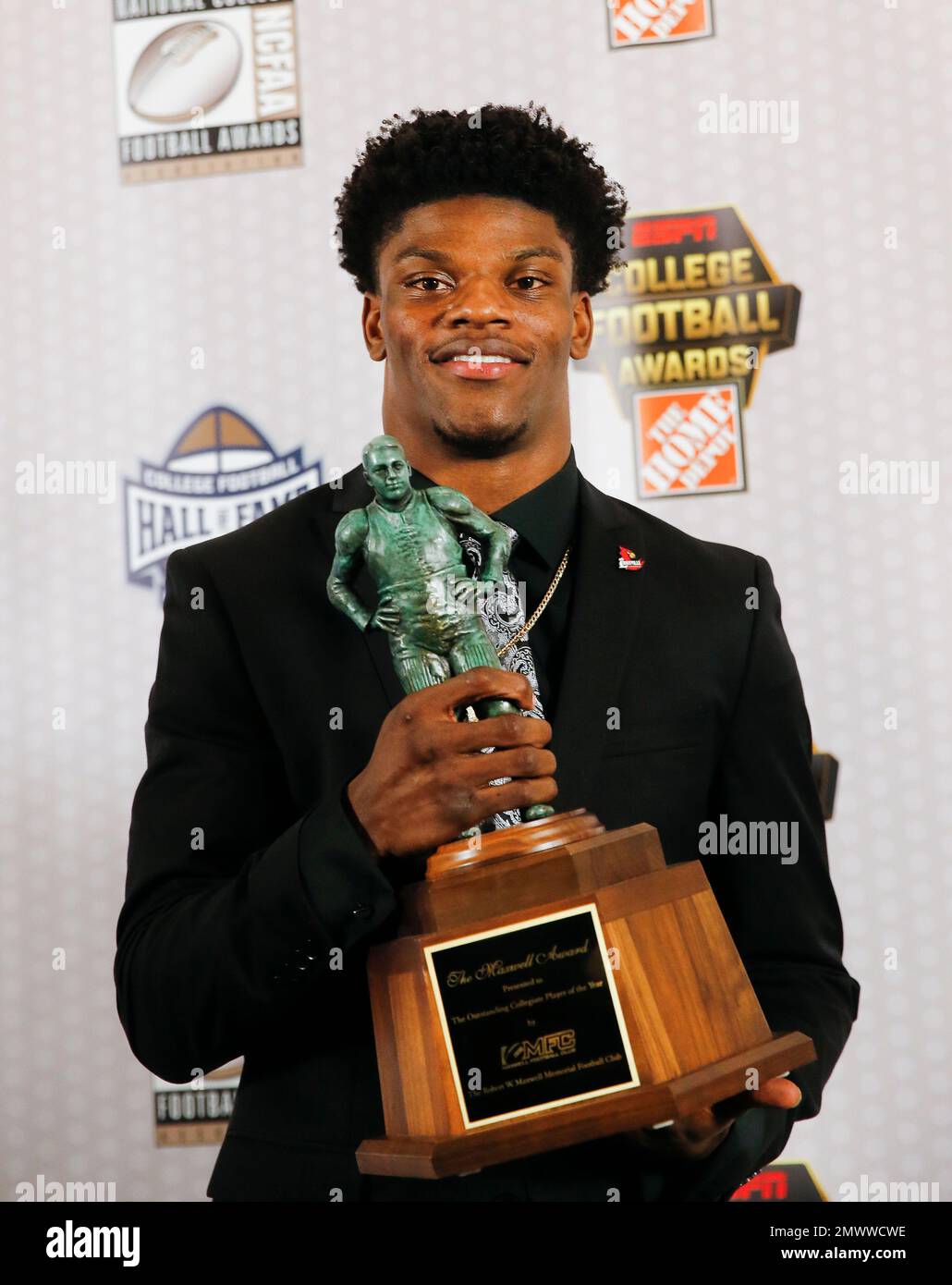 Louisville quarterback Lamar Jackson poses with the Maxwell Award after ...