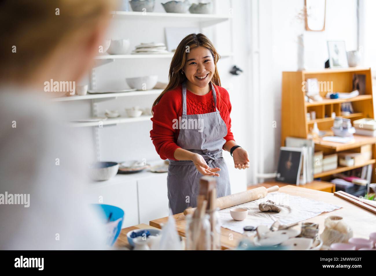 Pottery people hi-res stock photography and images - Alamy