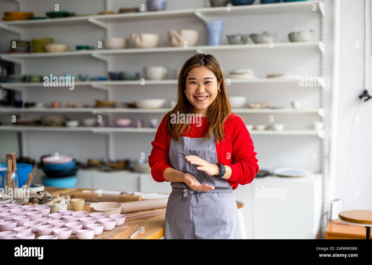 Pottery people hi-res stock photography and images - Alamy