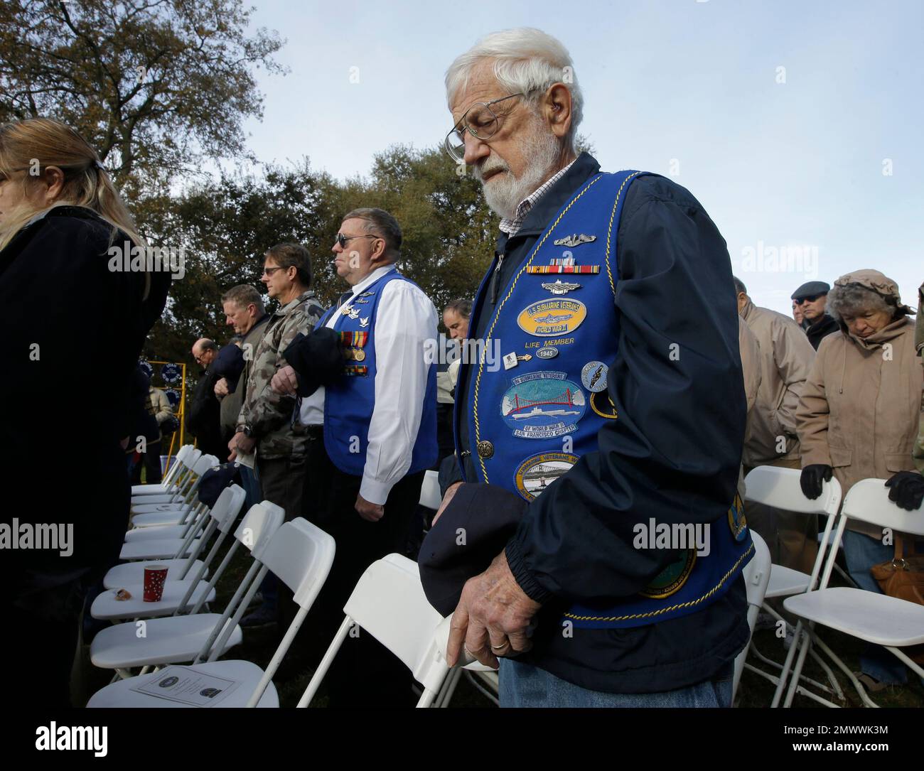 World War II submarine veteran Charles Heckman joins others in bowing ...