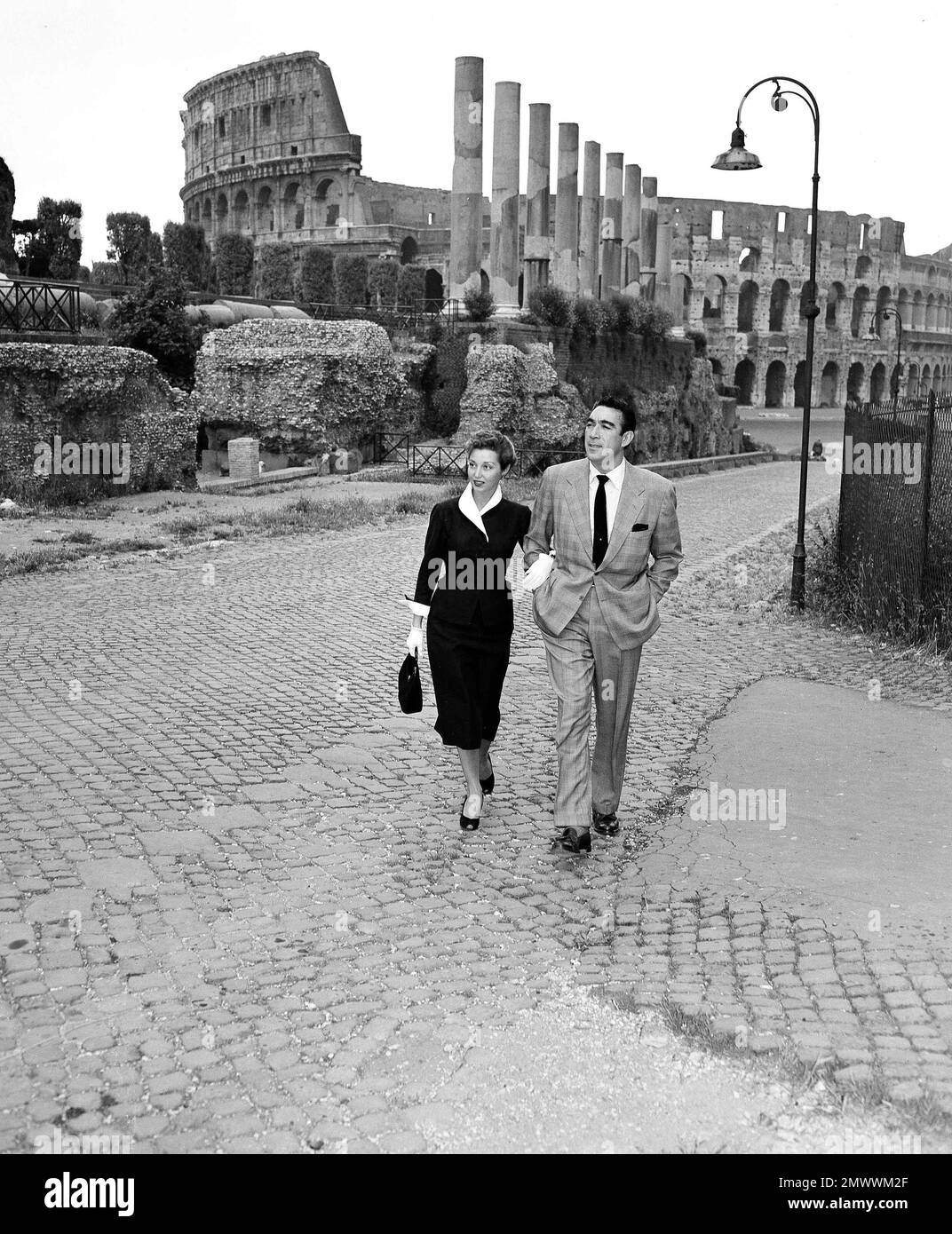 Actors Anthony Quinn and Jodi Desmond go on a sightseeing walk on the ...