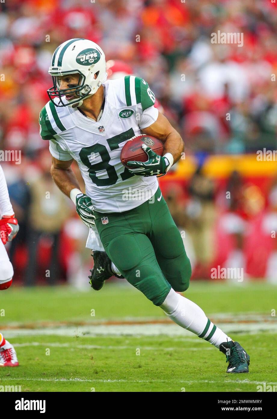 New York Jets wide receiver Eric Decker (87) runs against the Kansas ...
