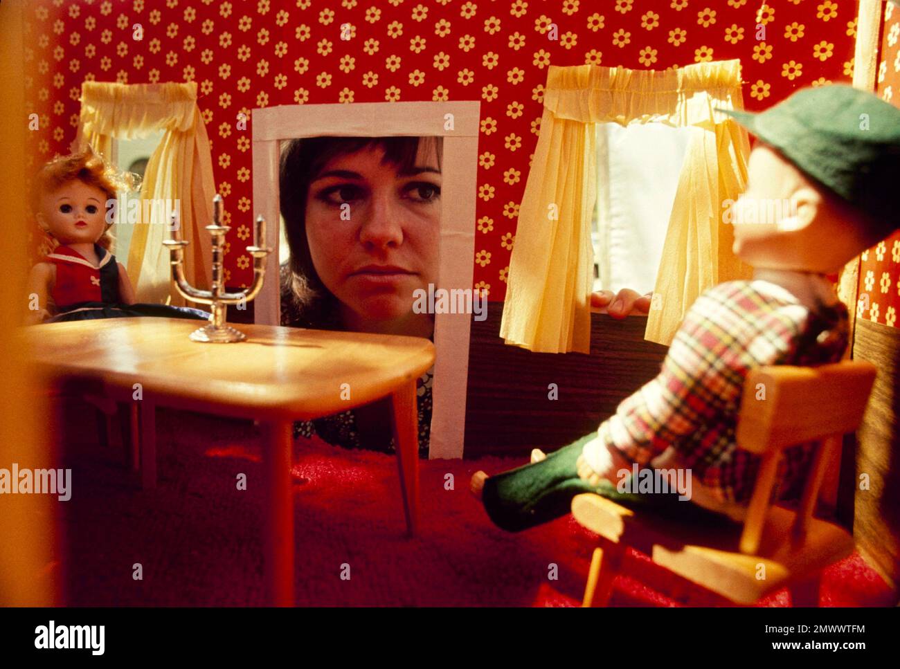 1970s doll house hi-res stock photography and images - Alamy