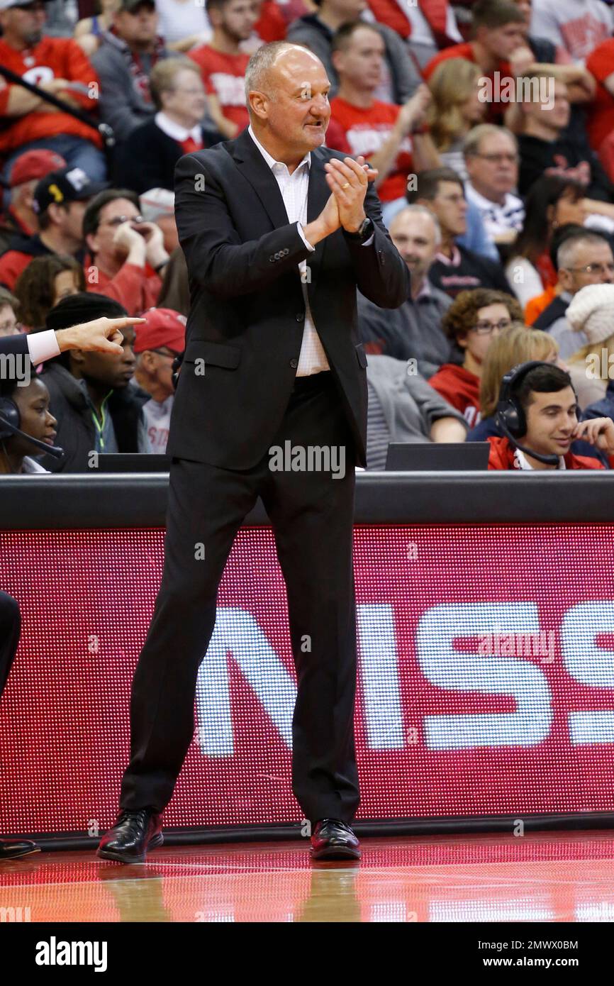 Ohio State's head coach Thad Matta instructs his team against Fairleigh ...