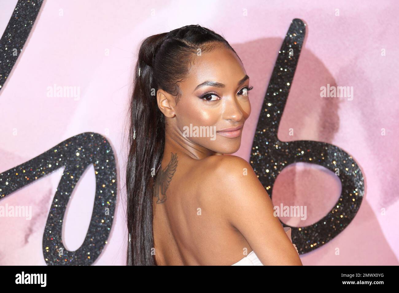 Model Jourdan Dunn poses for photographers at the Fashion Awards in ...
