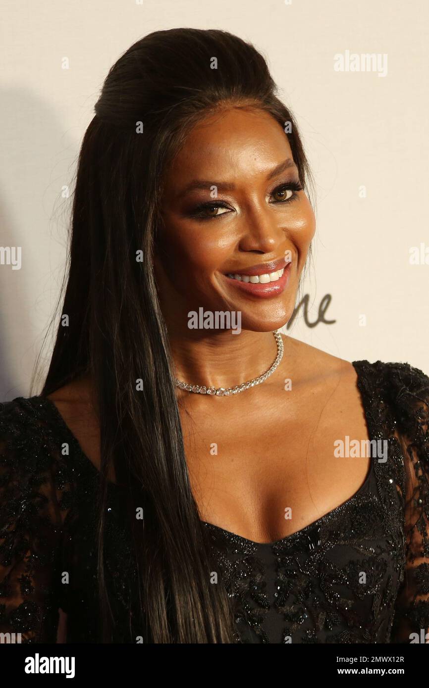 Model Naomi Campbell poses for photographers at the Fashion Awards in ...