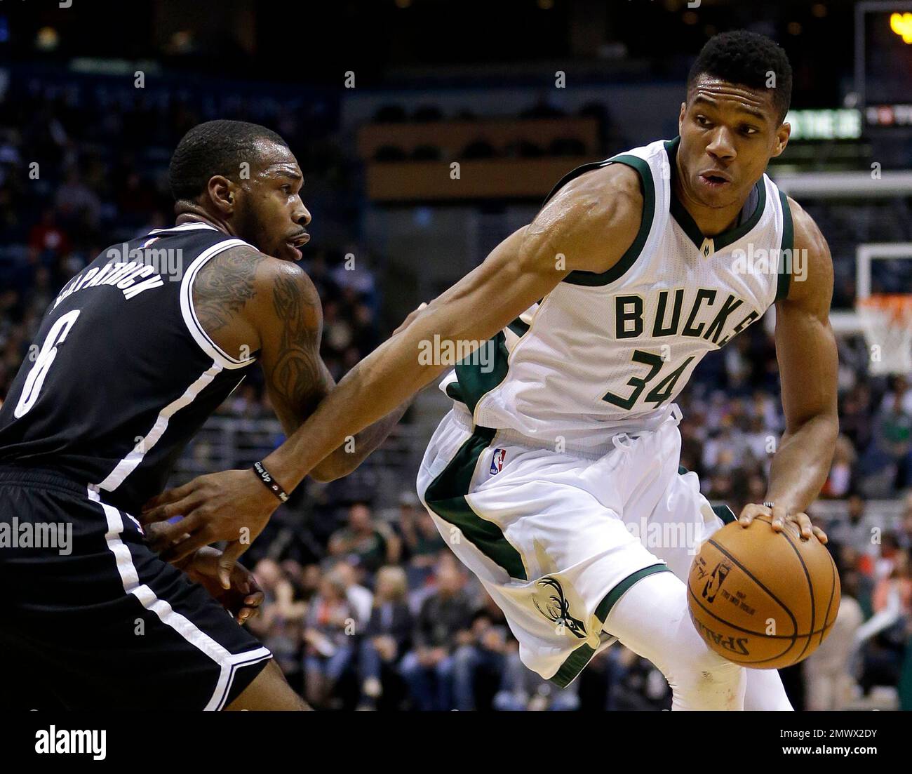 Milwaukee Bucks' Giannis Antetokounmpo (34) drives around Brooklyn Nets ...