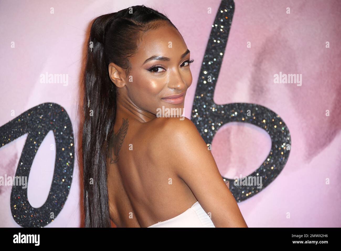 Model Jourdan Dunn poses for photographers upon arrival at the Fashion ...