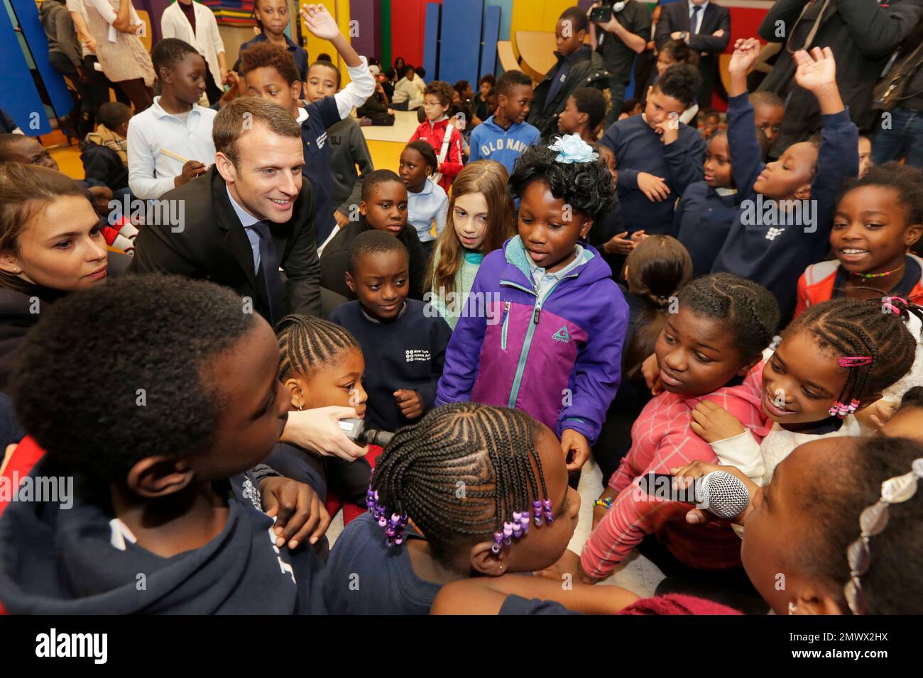 French presidential candidate Emmanuel Macron answers students ...
