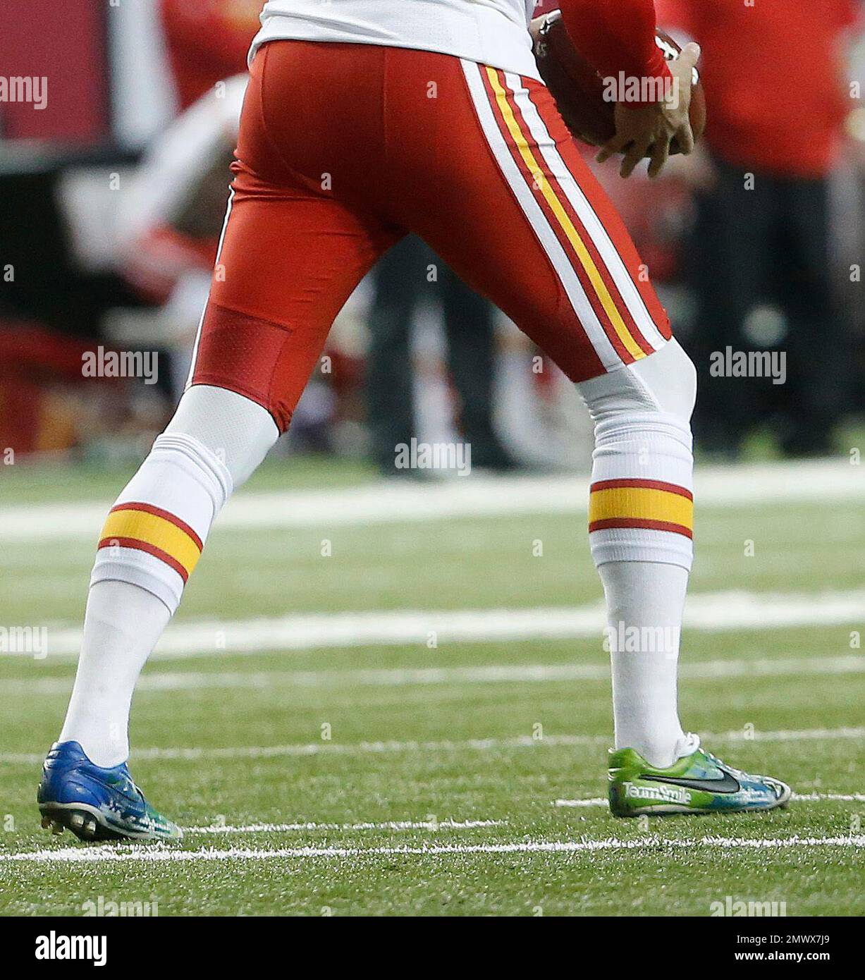 Kansas City Chiefs punter Dustin Colquitt (2) works against the Atlanta ...