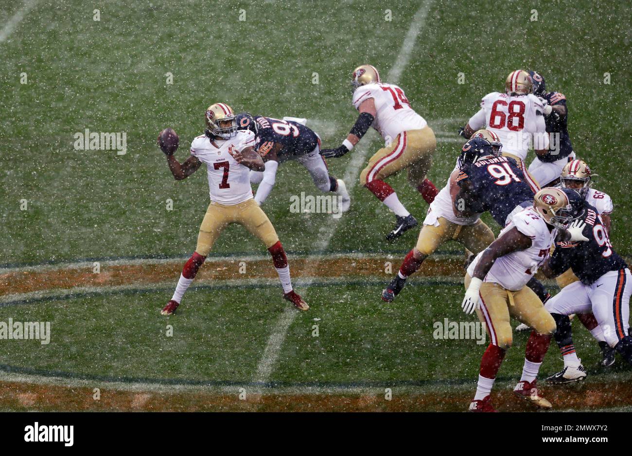 San Francisco 49ers quarterback Colin Kaepernick (7) throws a pass ...