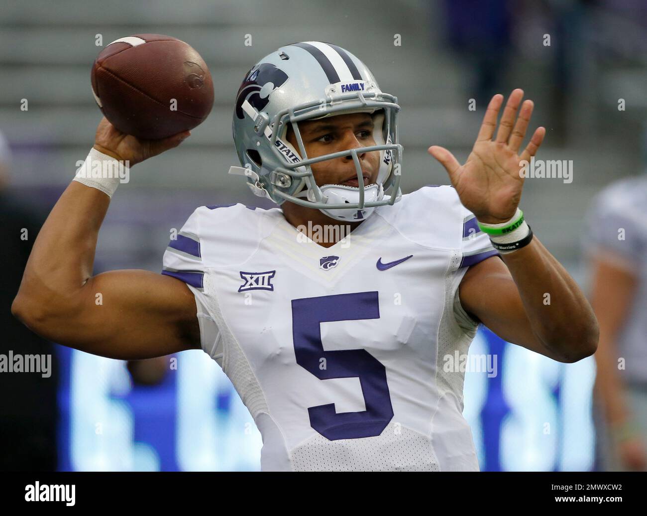 Kansas State quarterback Alex Delton (5) throws before Kansas State ...