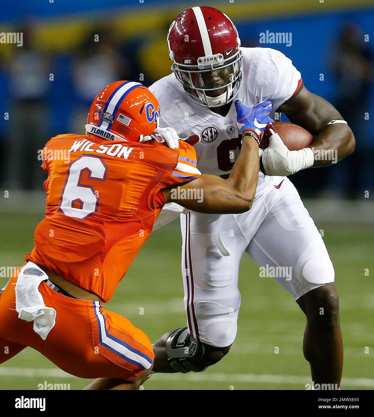 Alabama running back Bo Scarbrough (9) runs against Florida defensive ...
