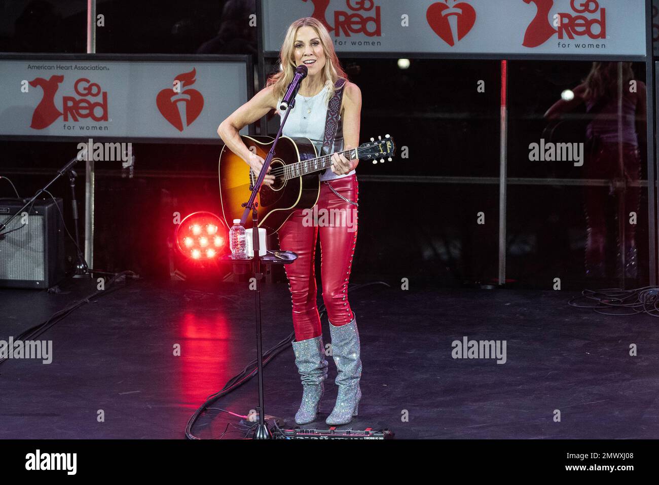 Sheryl crow on stage sheryl hi-res stock photography and images - Alamy