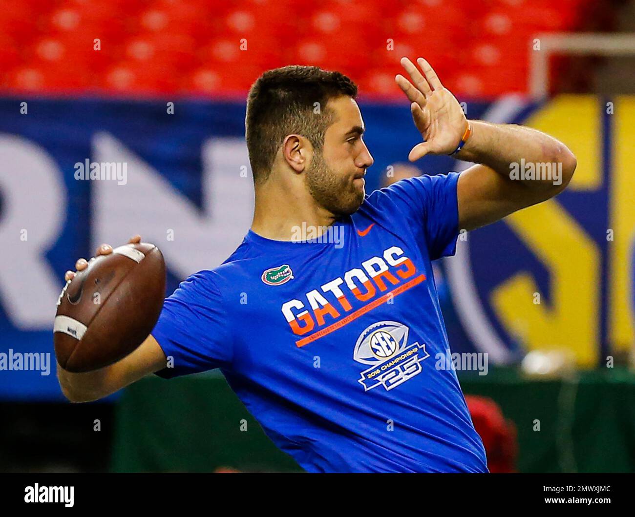 Florida quarterback Austin Appleby (12) throws a pass during practice ...