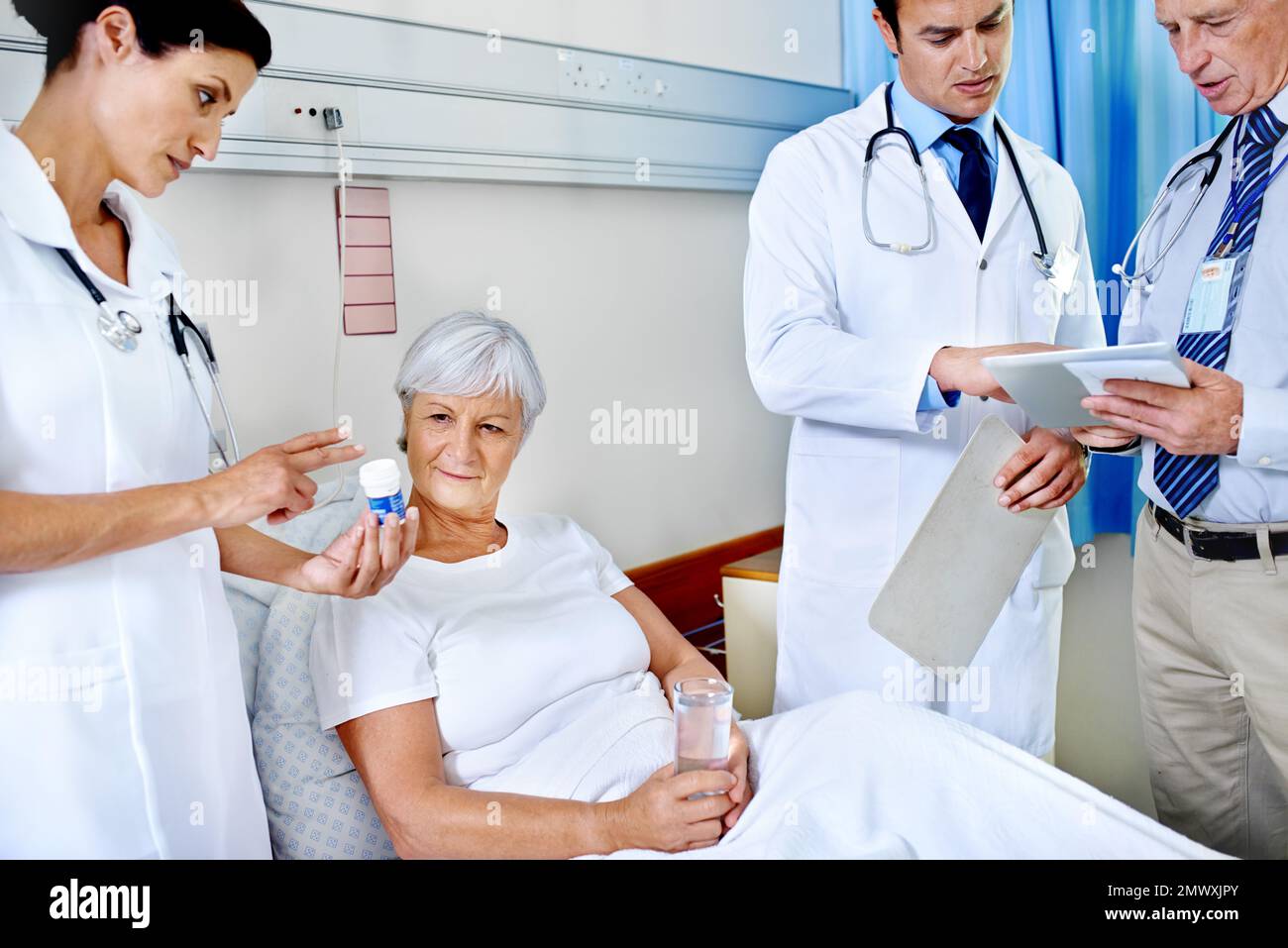Standing patient bed serious hi-res stock photography and images - Alamy