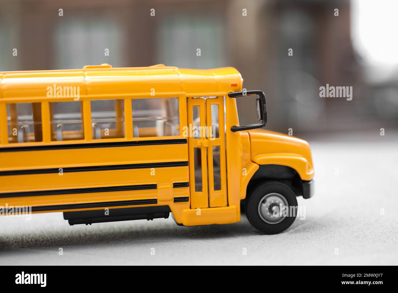 Little yellow bus hi-res stock photography and images - Alamy