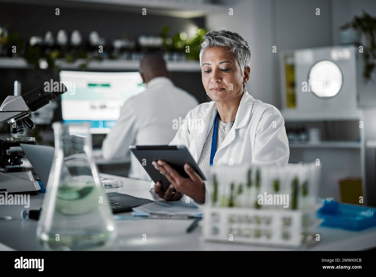 Scientist woman tablet thinking hi-res stock photography and images - Alamy