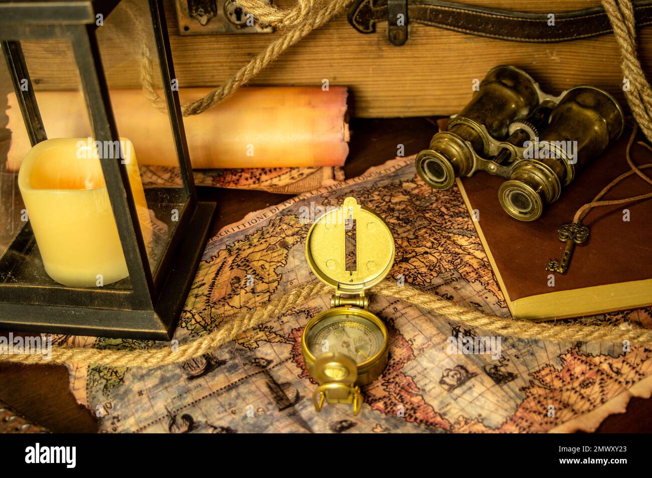 Map key compass hi-res stock photography and images - Alamy