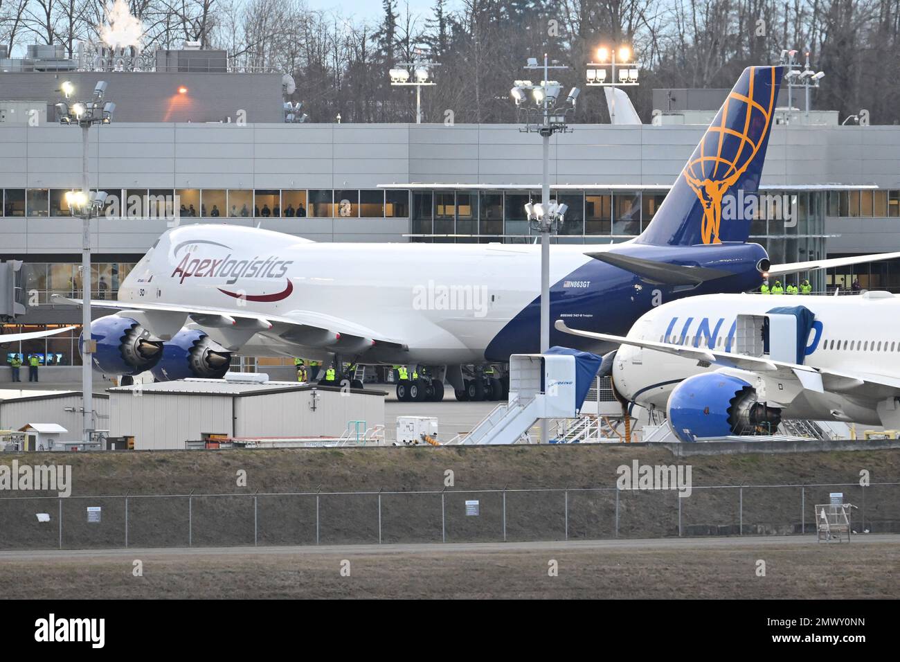 Boeing's everett facility seattle hi-res stock photography and images ...